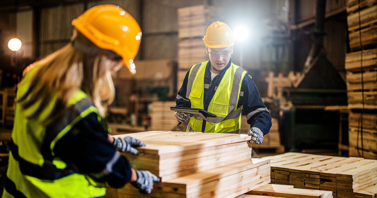 Madera red grandis resistencia y estética en un… | Maderas La Misión